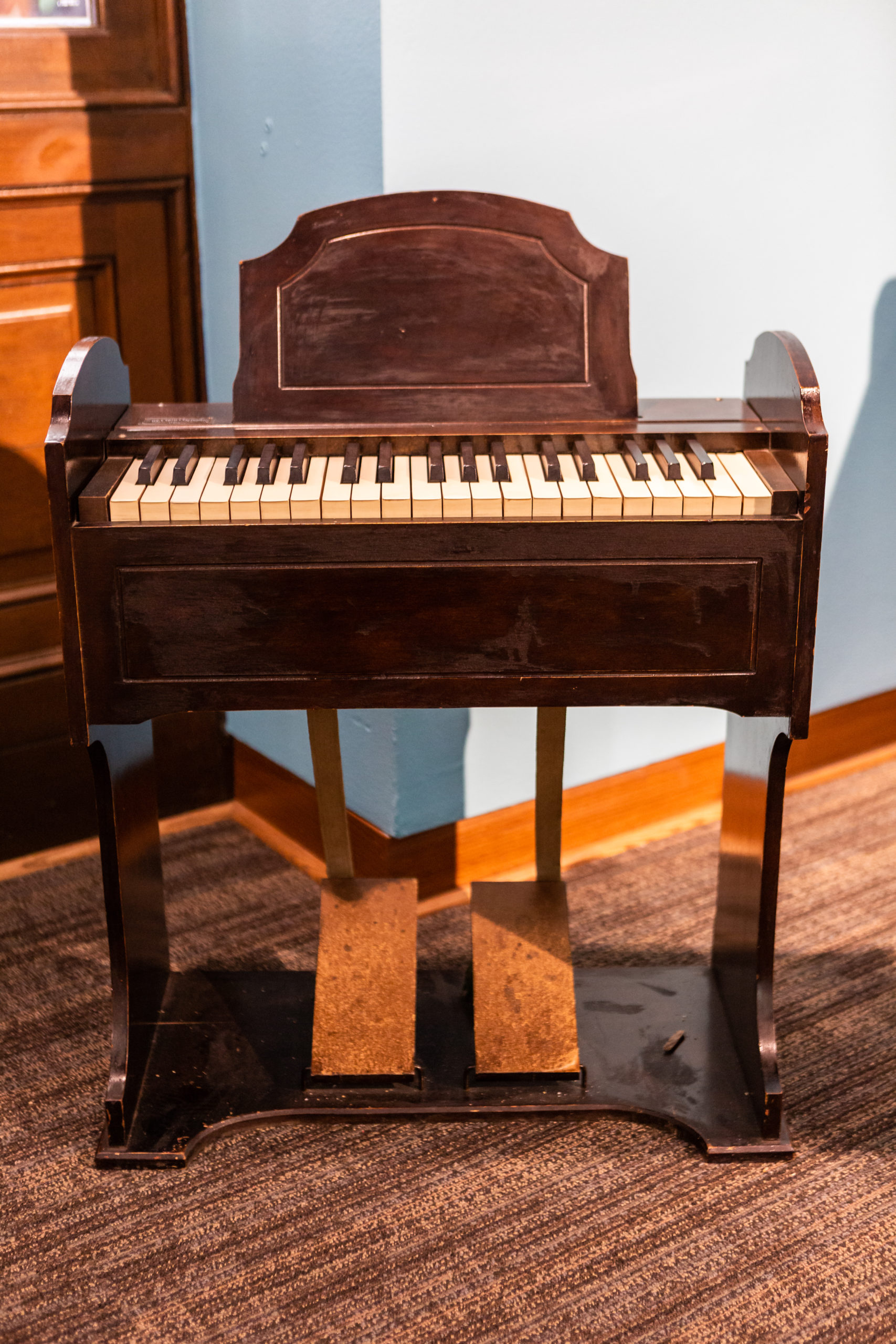 Estey Miniature Pump Organ - Schubert Club