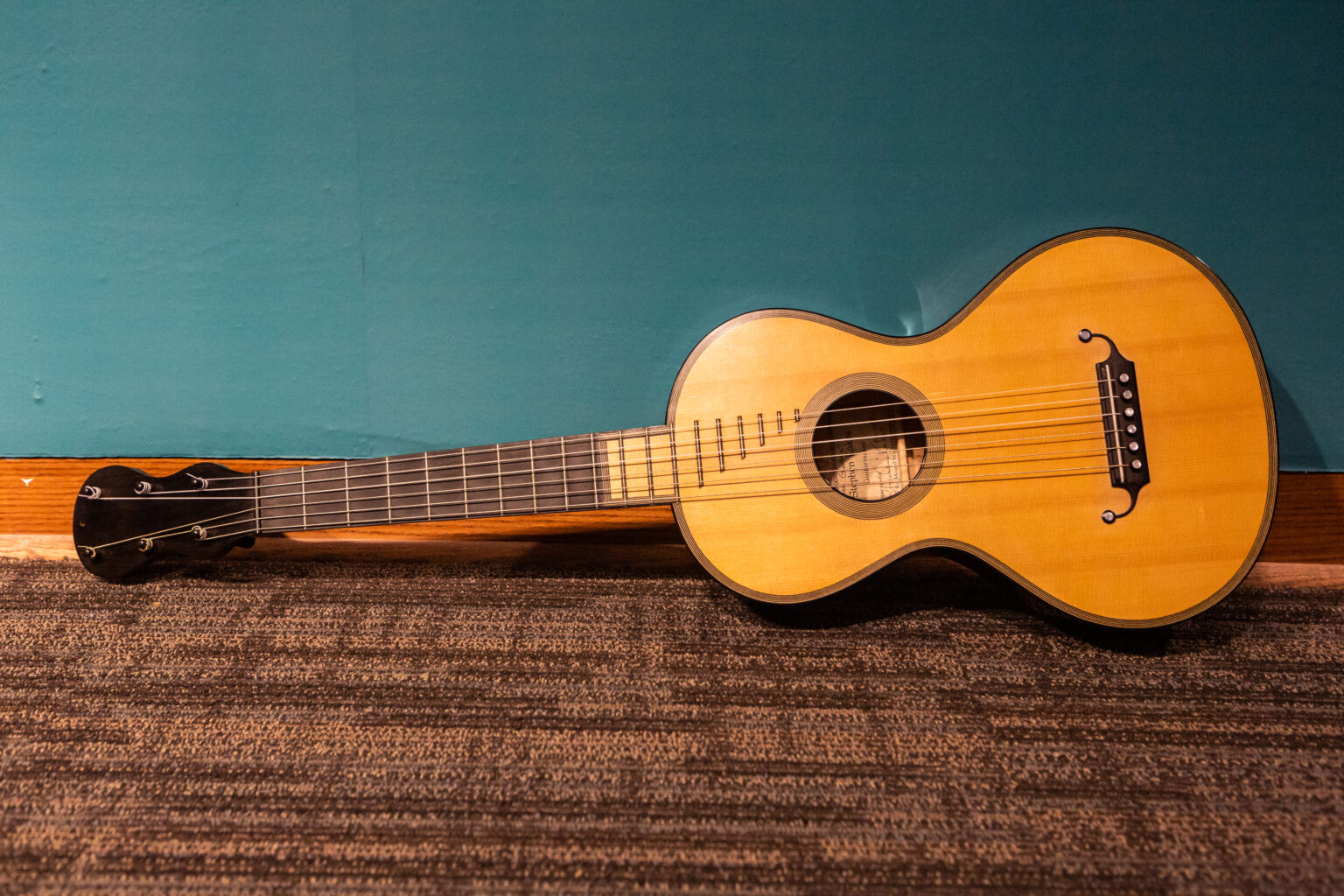 Grobert Guitar - Schubert Club